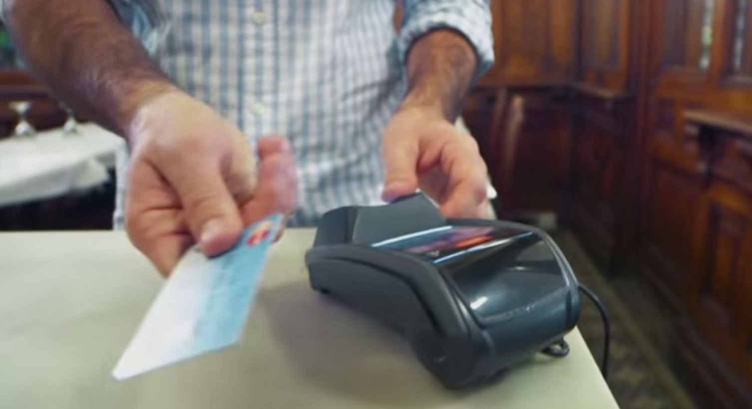 Cash versus cards in spending battle | Talking Retail