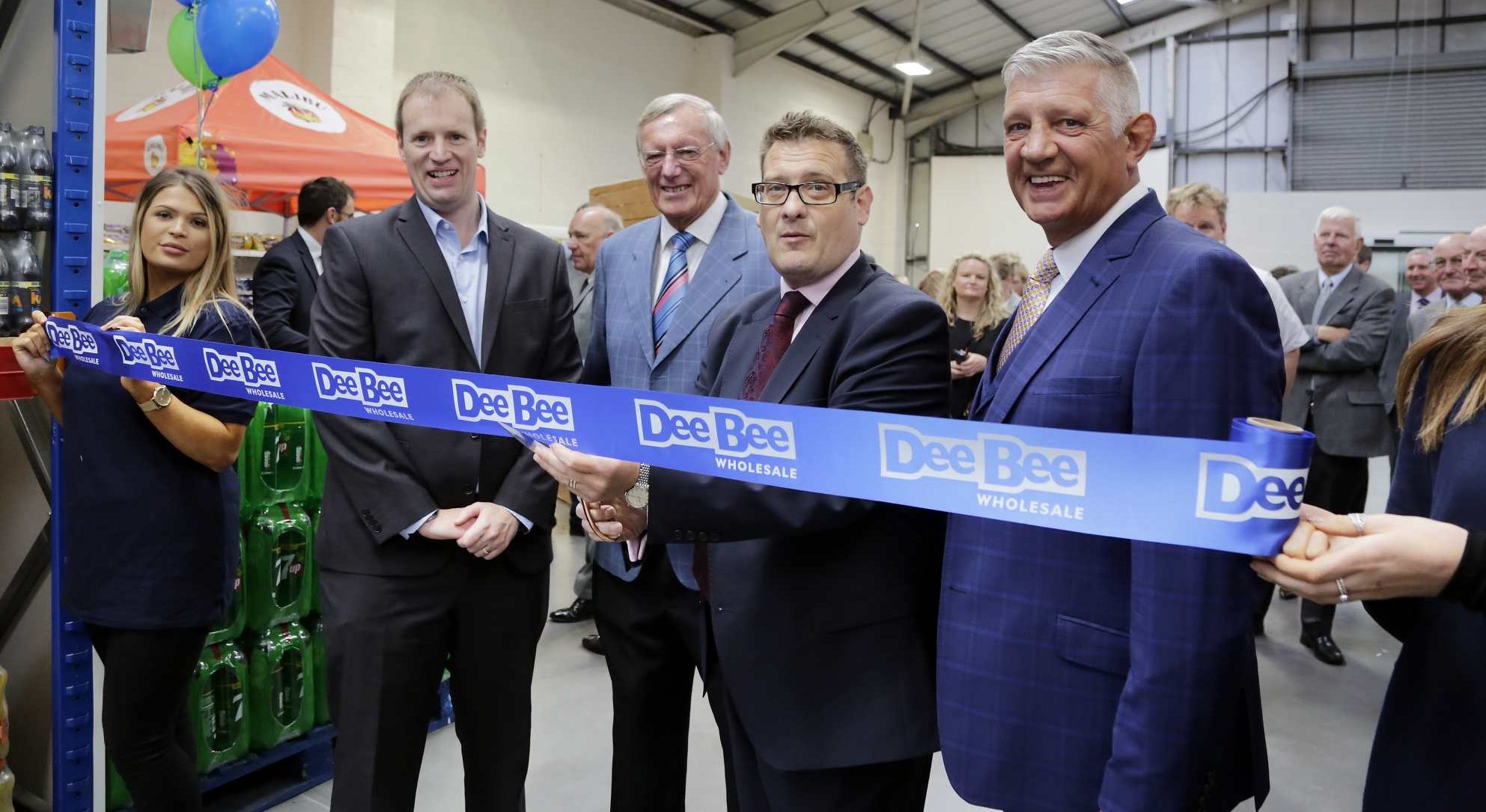 Hull MP welcomes Dee Bee Wholesale opening | Talking Retail