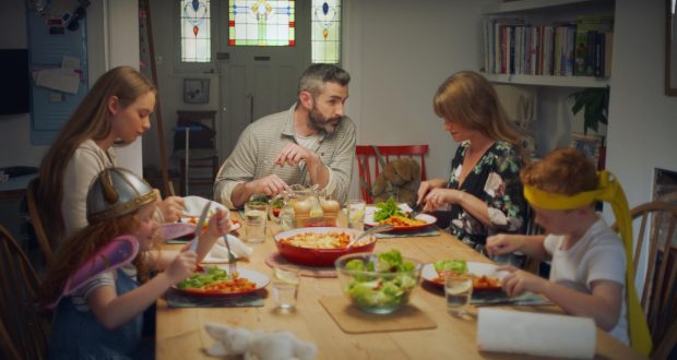 Oxo returns to screens with new advert
