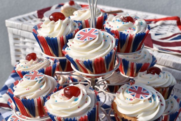 Fatherson bakes special jubilee cakes | Talking Retail